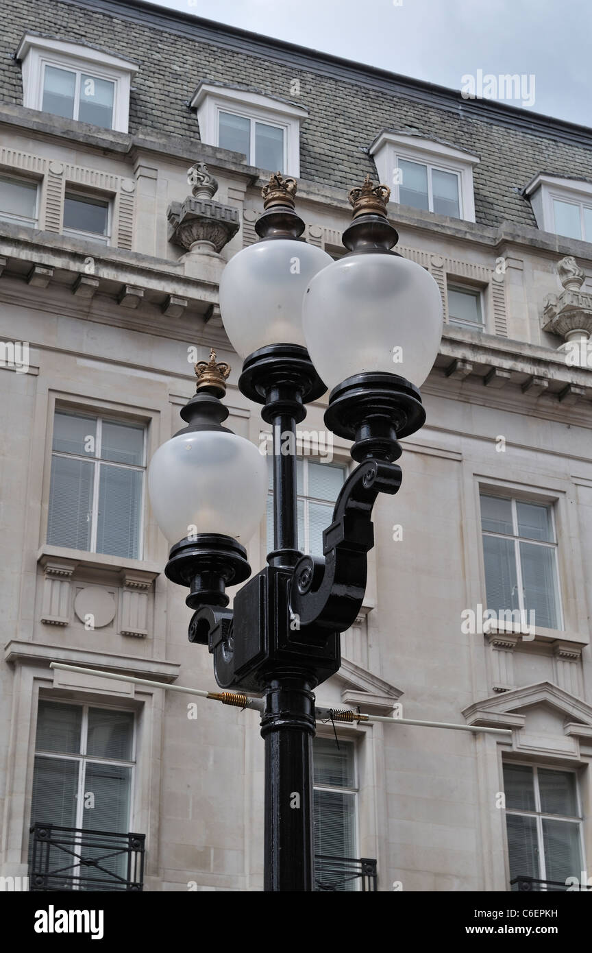 London street lamps hi-res stock photography and images - Alamy