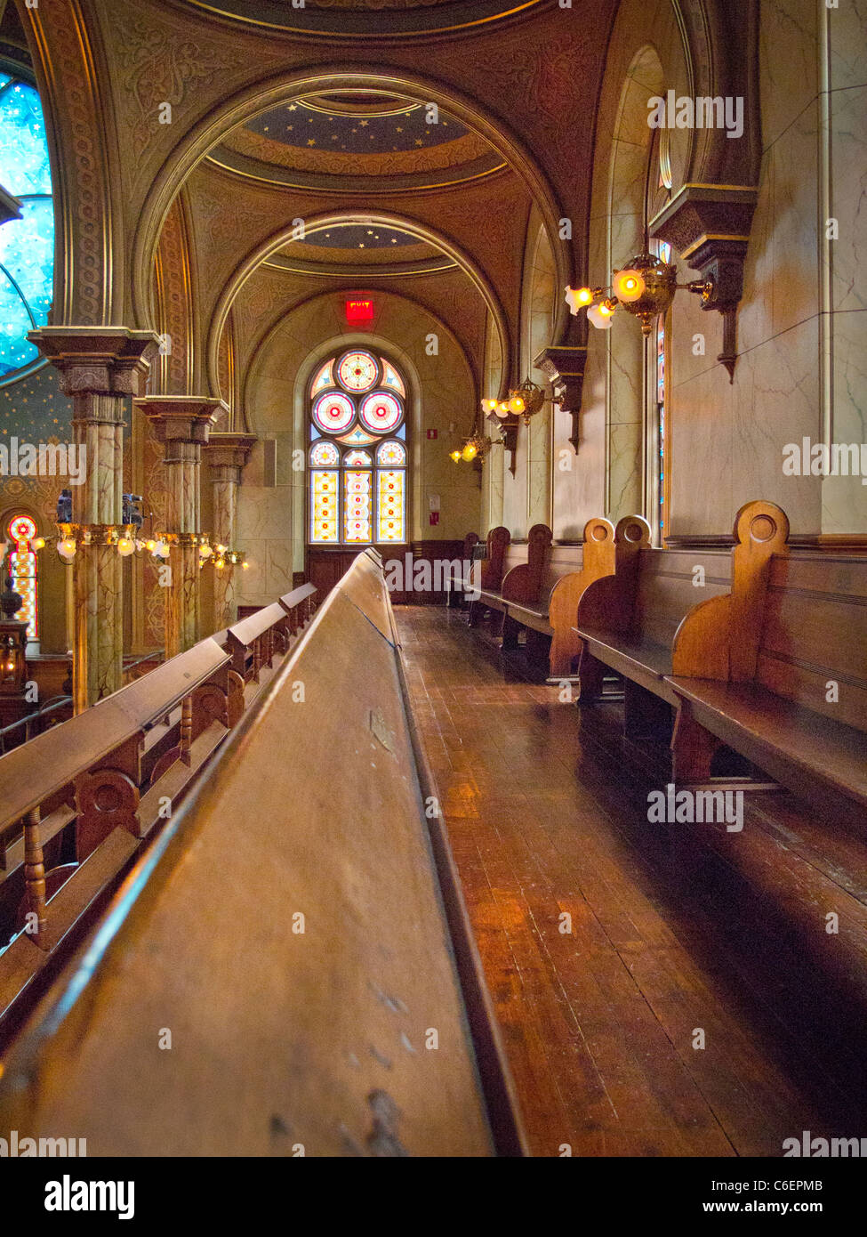 Eldridge Street Synagogue in the Lower East Side Stock Photo - Alamy