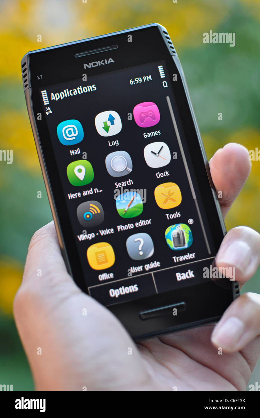 Black nokia mobile phone hi-res stock photography and images - Alamy