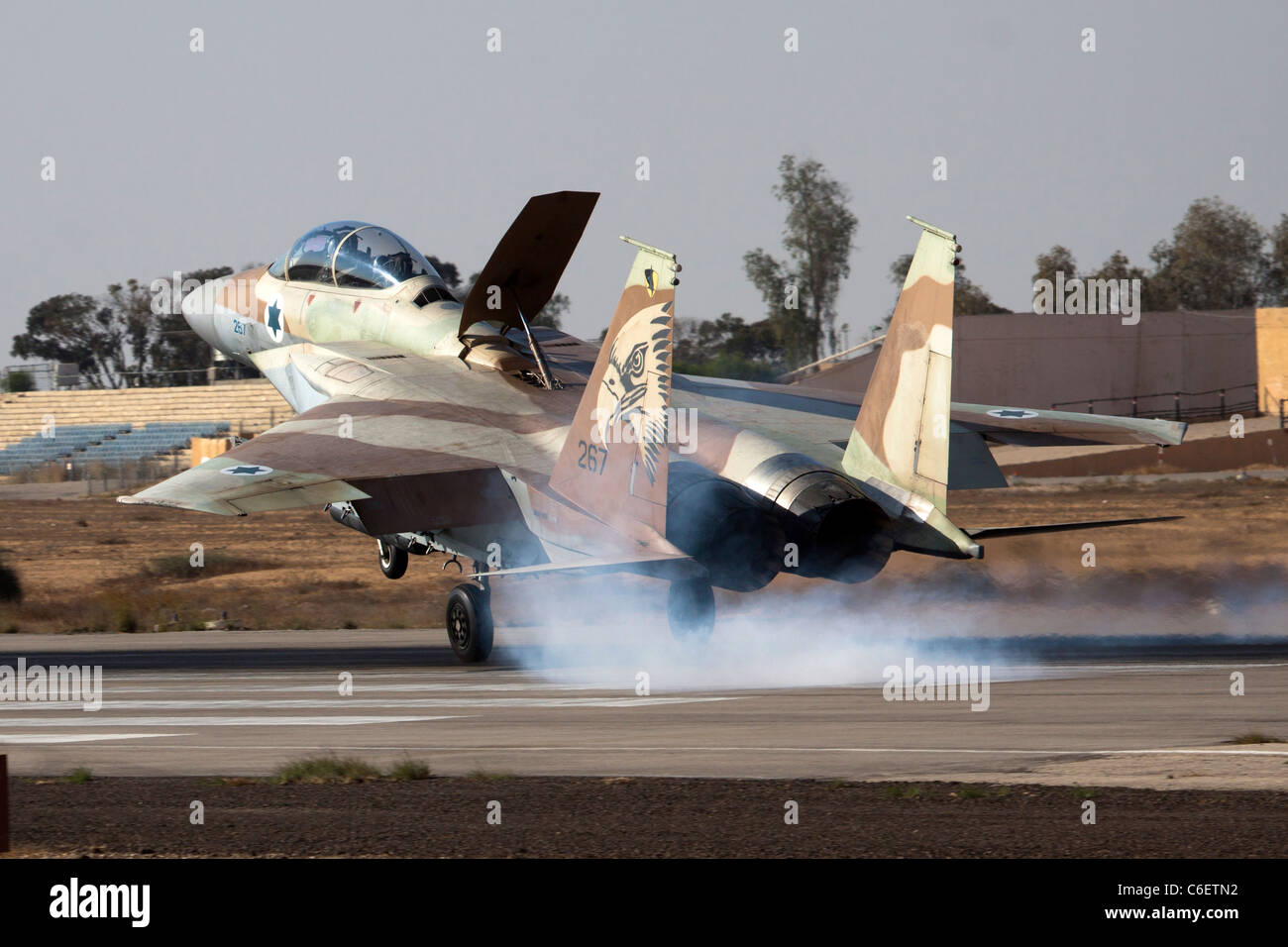 Israeli Air force F-15I Fighter jet landing Stock Photo - Alamy