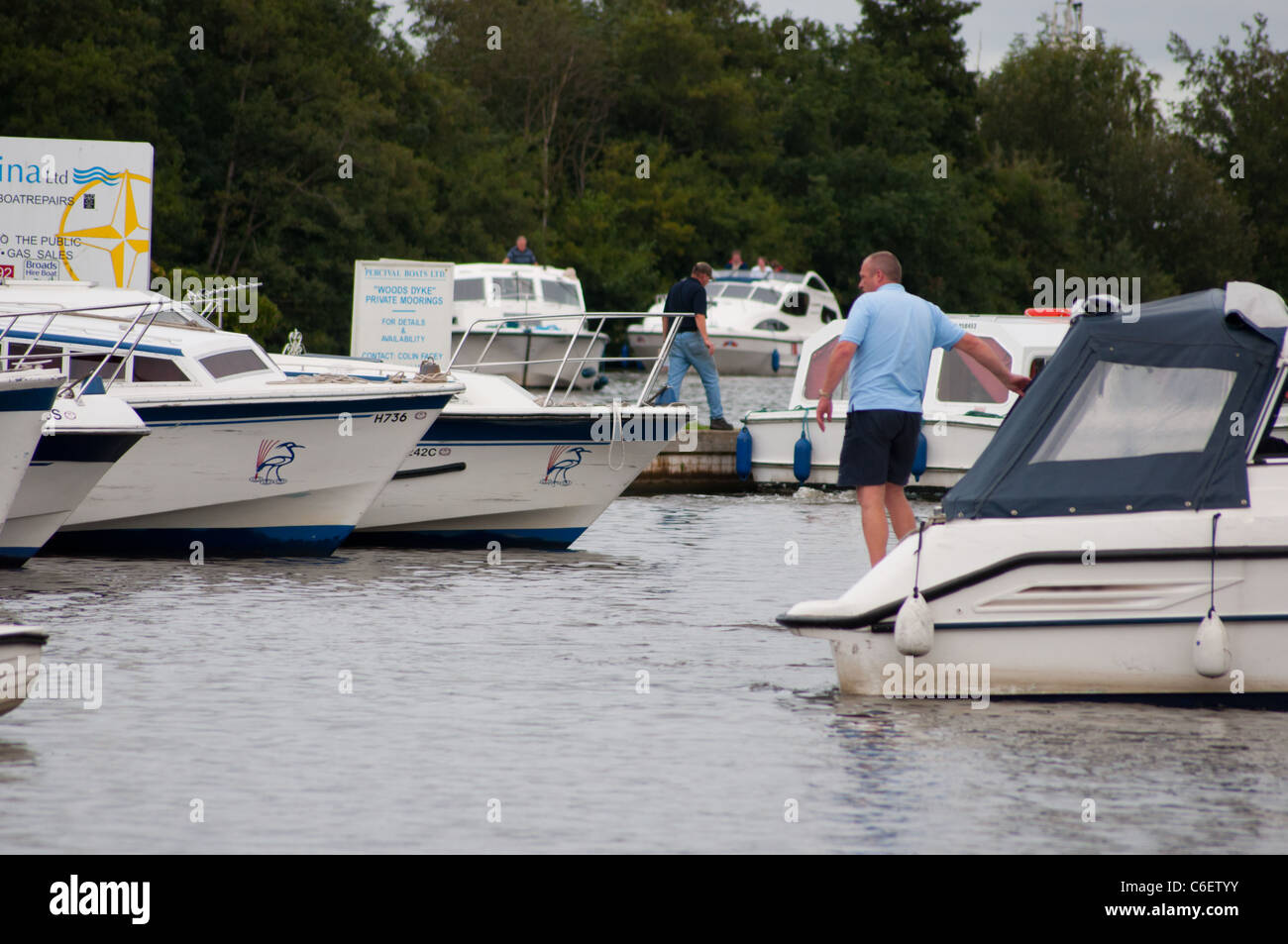 Busy farm scene hi-res stock photography and images - Alamy