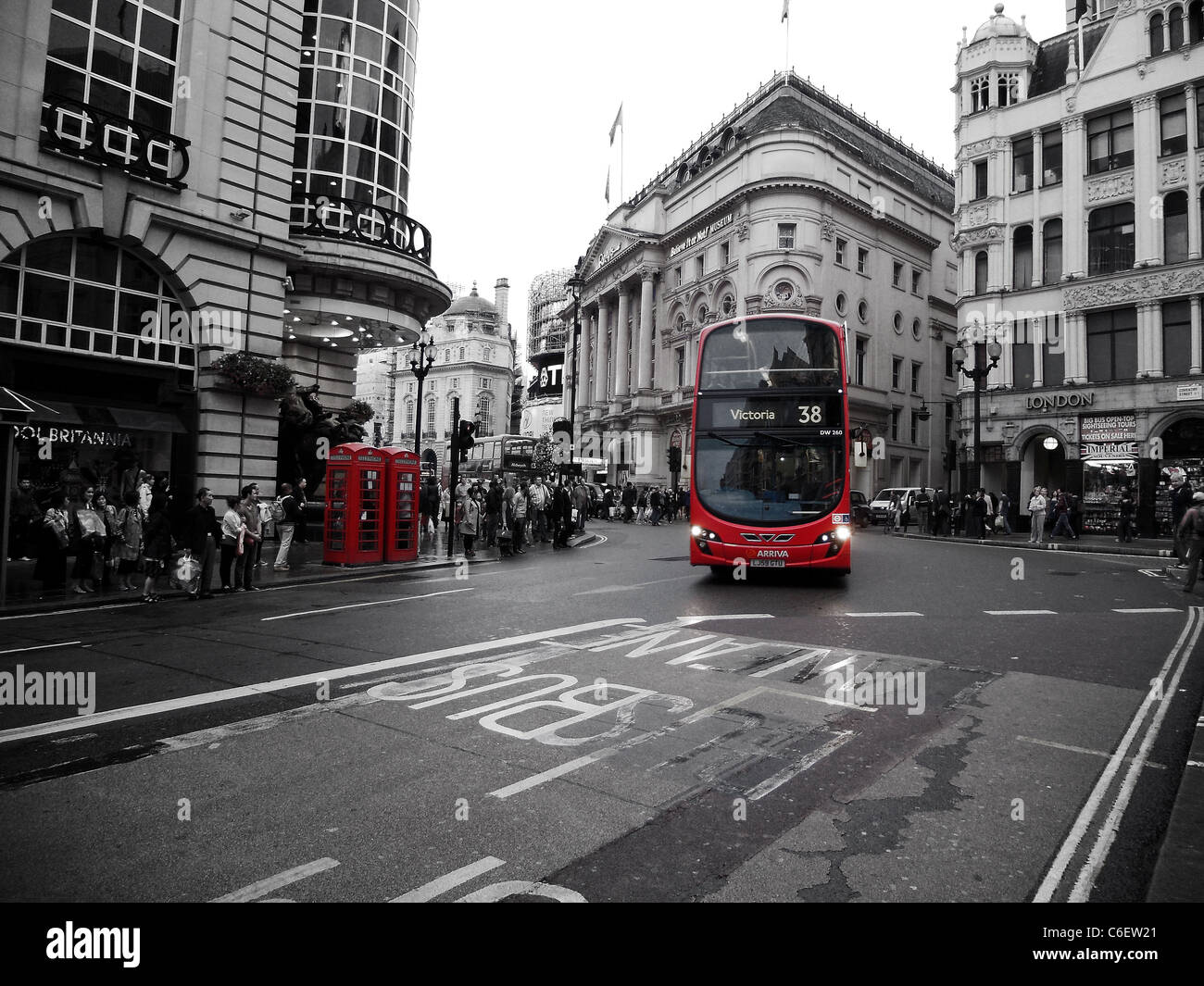 London city UK Great Britain United Kingdom street people buildings bus ...