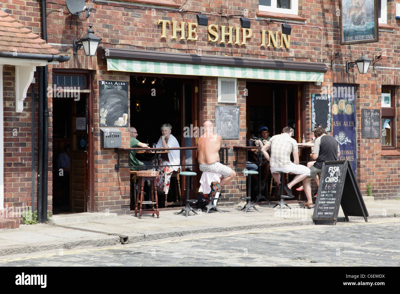 Al fresco eating outside the Ship Inn Folkestone Harbour Kent Stock ...