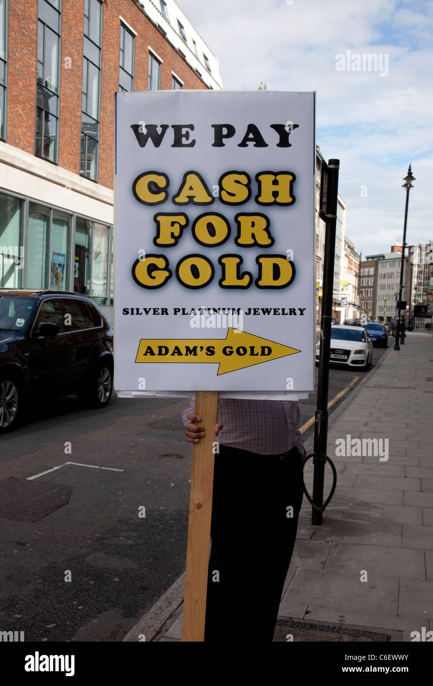 Cash For Gold sign in Hatton Garden, London Stock Photo - Alamy