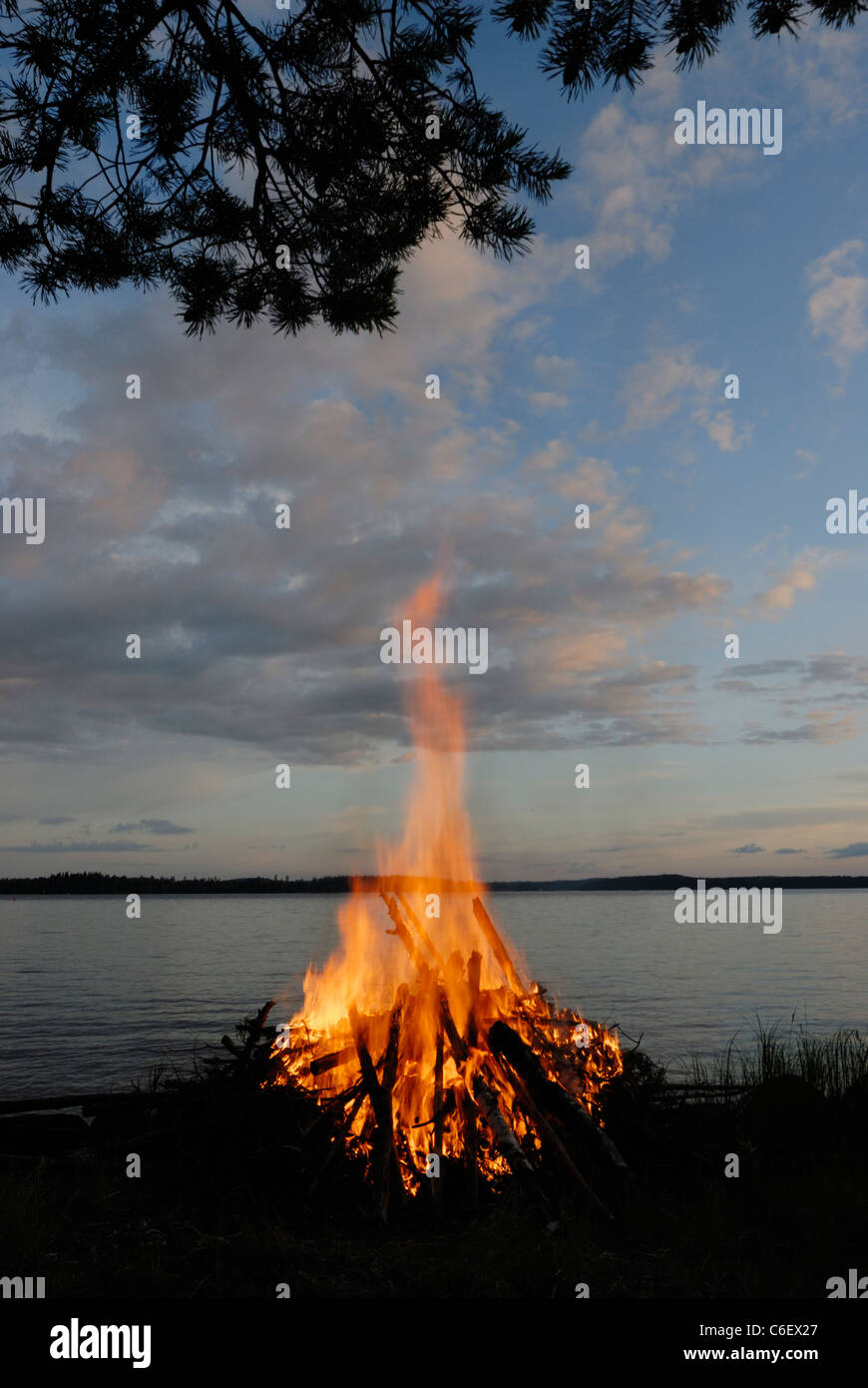 Bonfire scenery hi-res stock photography and images - Alamy