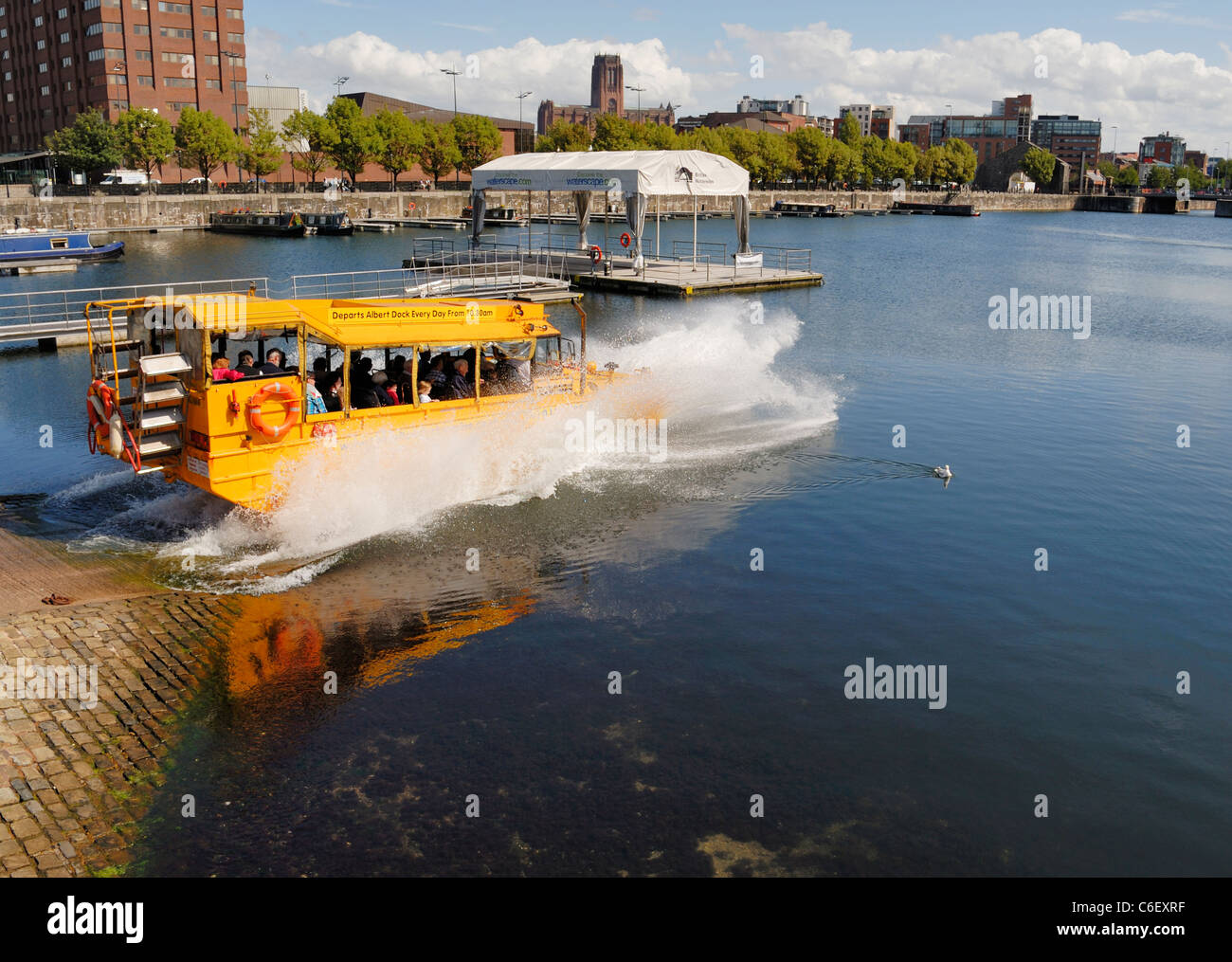 World war ii landing vehicle hi-res stock photography and images - Alamy