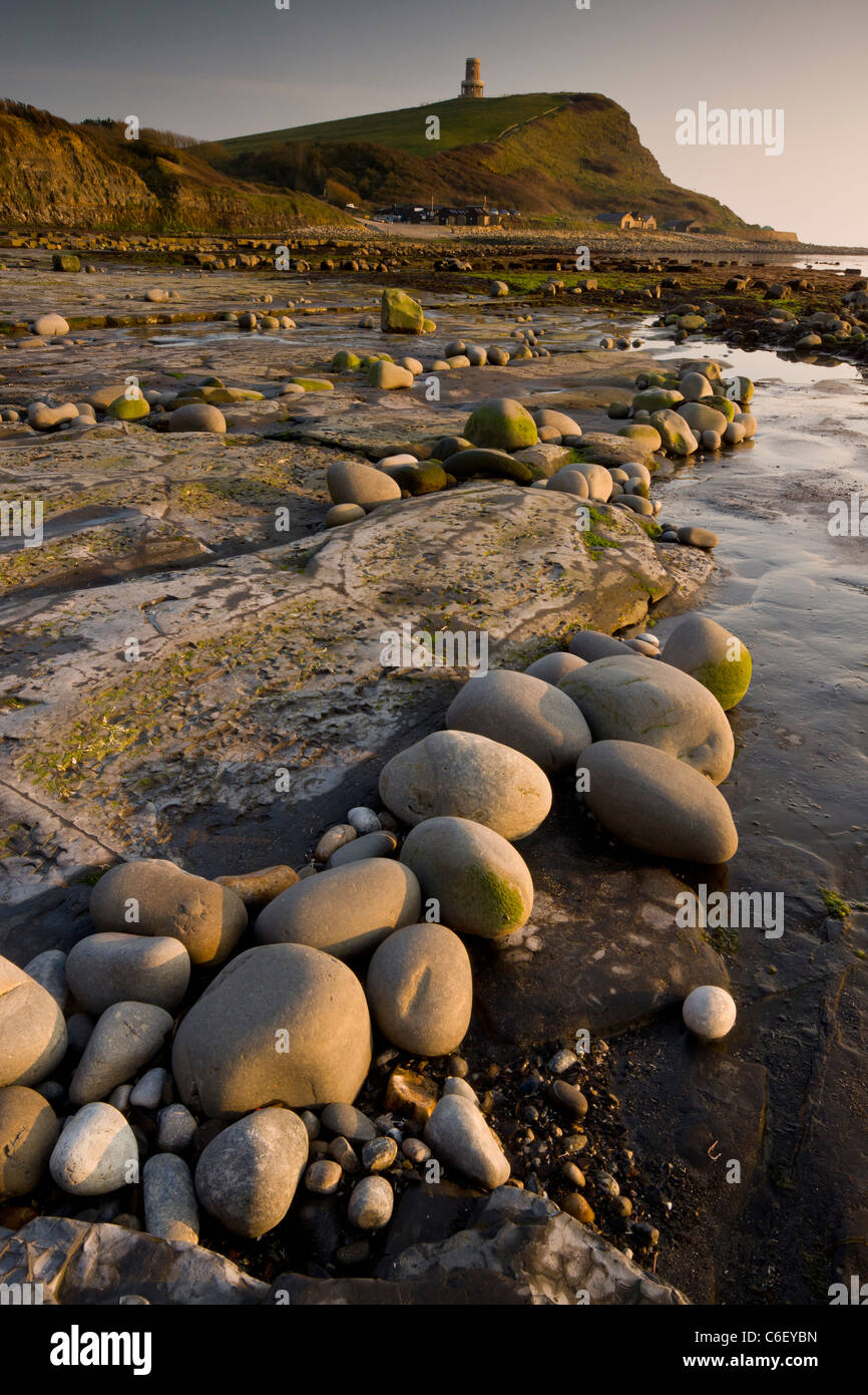 Rocks and rock-pools at low tide in Kimmeridge Bay, Dorset Stock Photo ...
