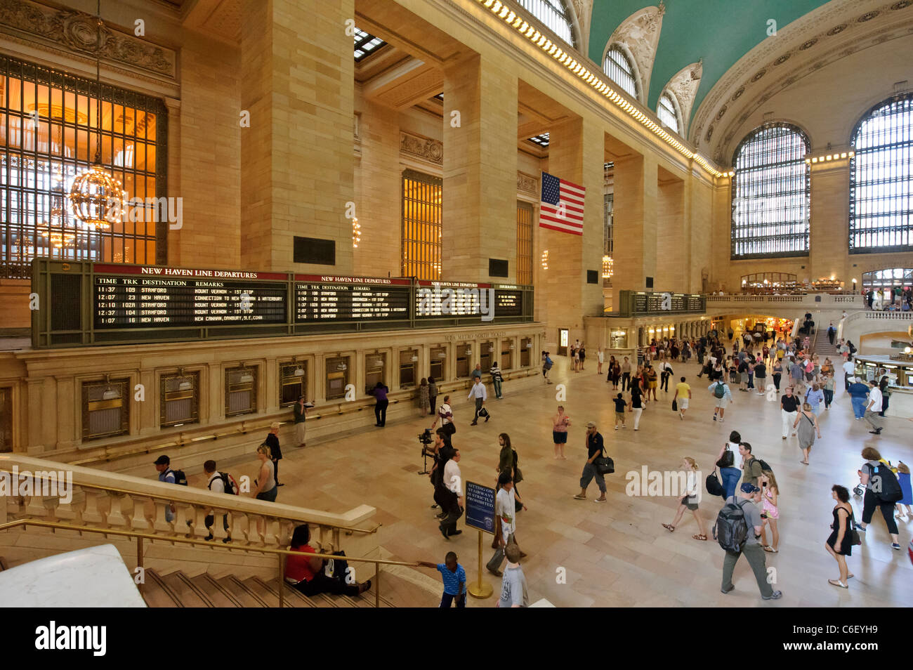 Manhattan trains hi-res stock photography and images - Alamy