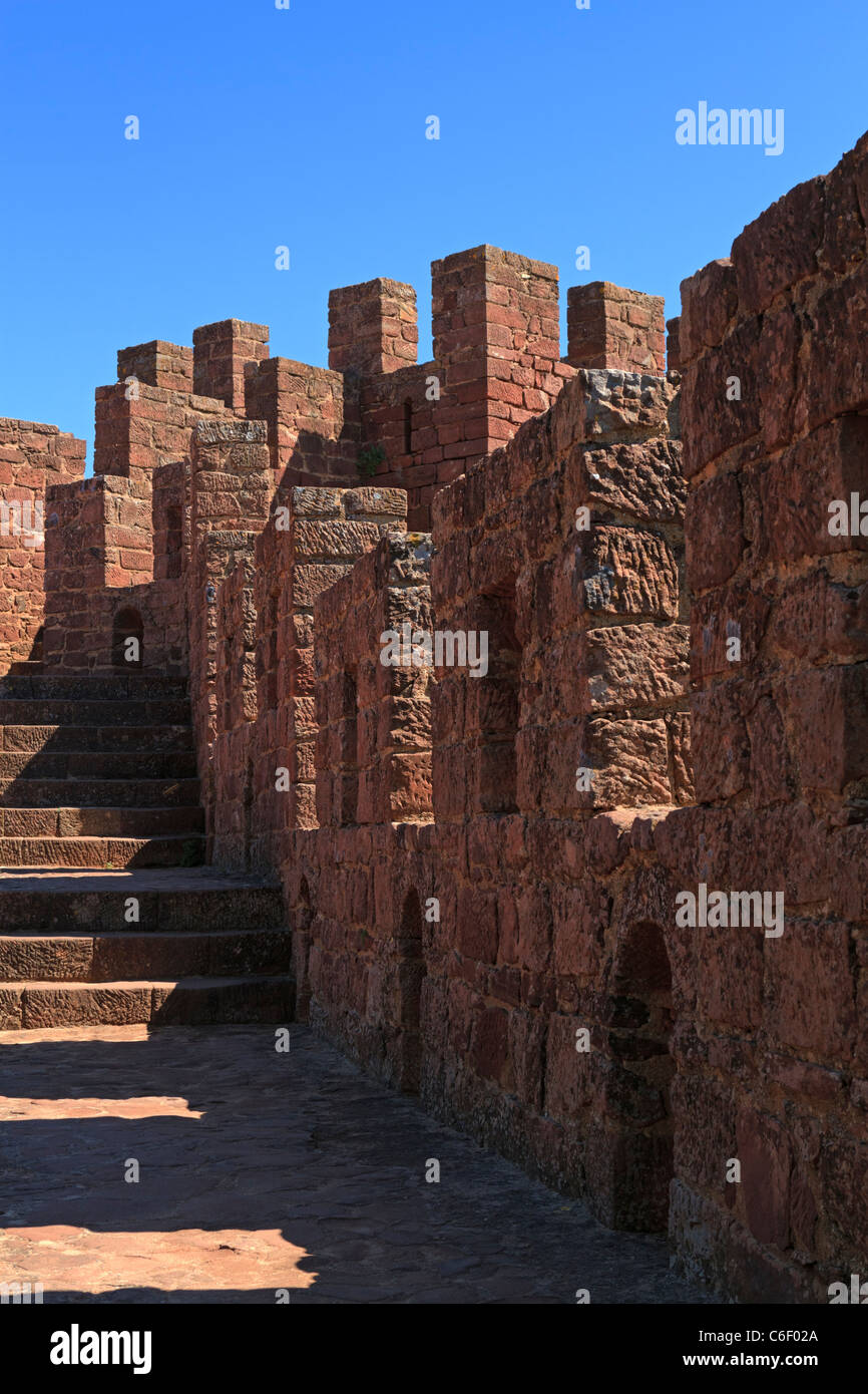 Crenellated walls hi-res stock photography and images - Alamy