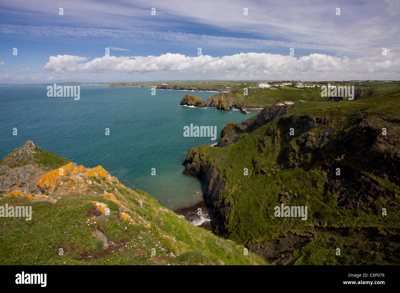 Mullion cove cornwall hi-res stock photography and images - Alamy