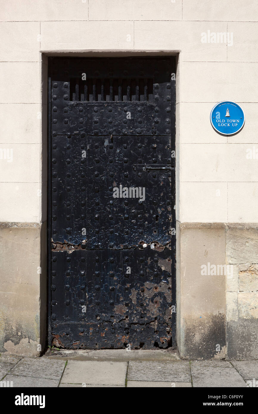 Prison cell door sign hi-res stock photography and images - Alamy
