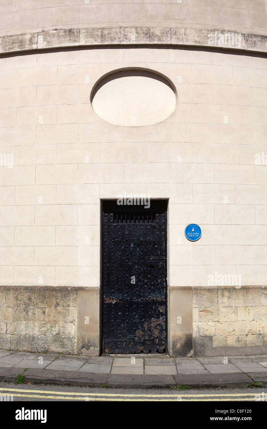 Prison cell door sign hi-res stock photography and images - Alamy