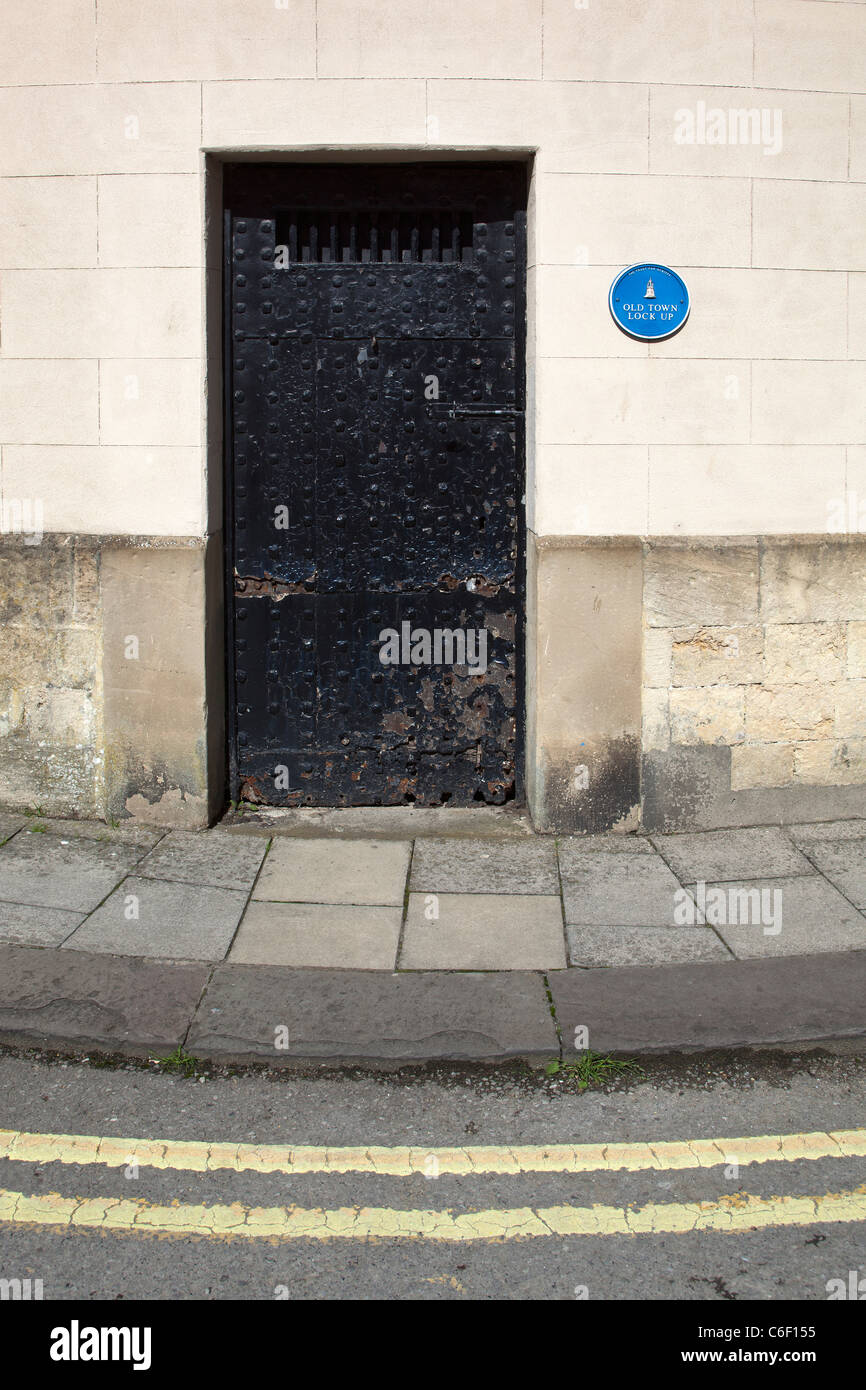 Prison cell door sign hi-res stock photography and images - Alamy