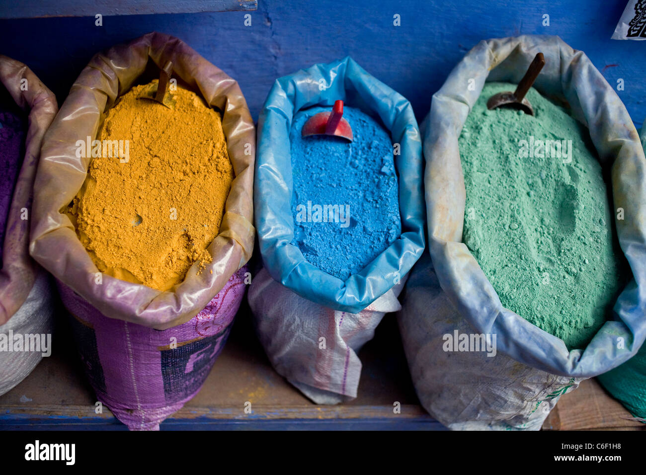 Powdered paint hi-res stock photography and images - Alamy