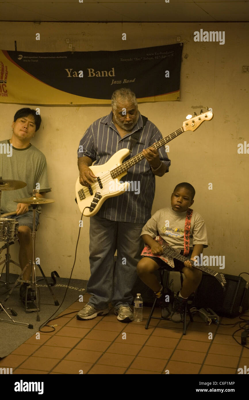 New york subway band hi-res stock photography and images - Alamy