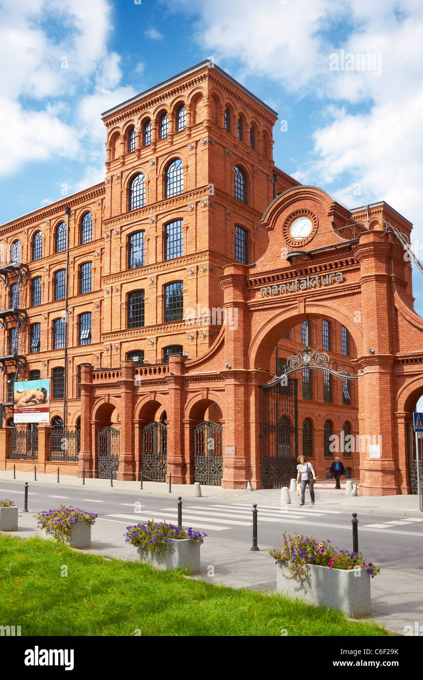 Modern building facade plant hi-res stock photography and images - Alamy