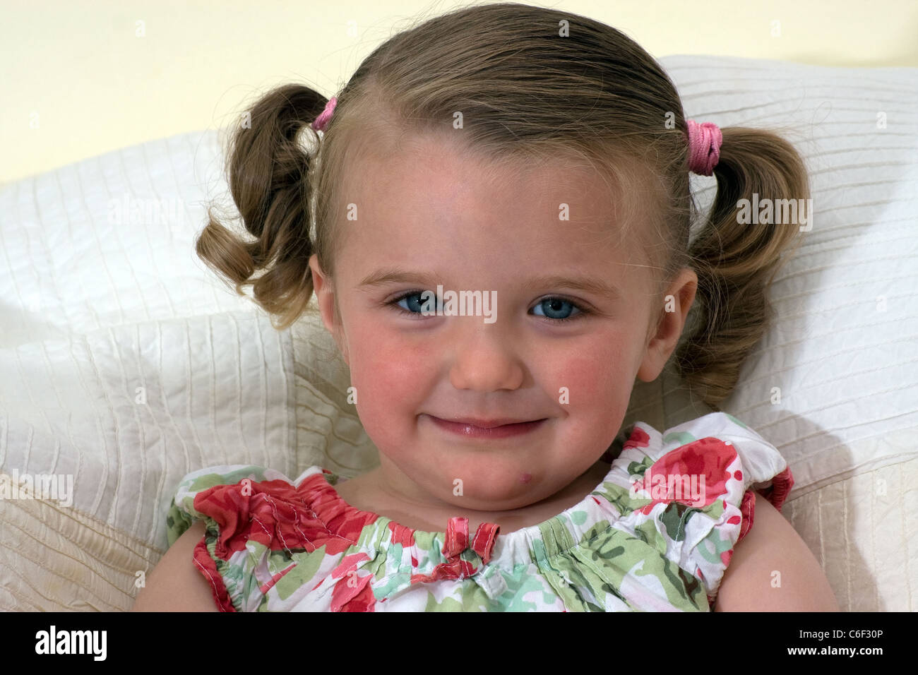 young toddlers girl smile smiling cute Stock Photo - Alamy