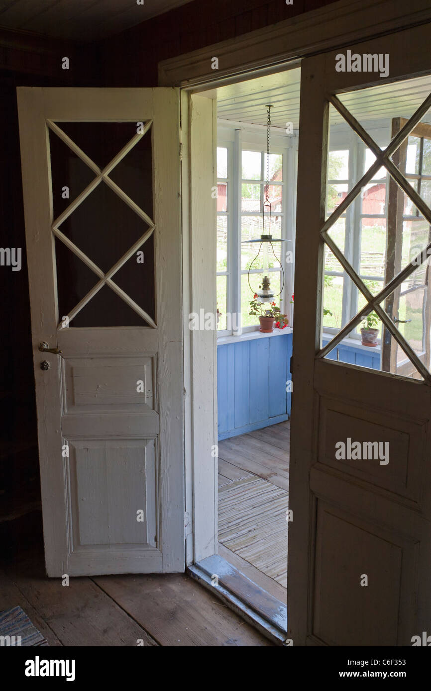 Open cottage door hi-res stock photography and images - Alamy