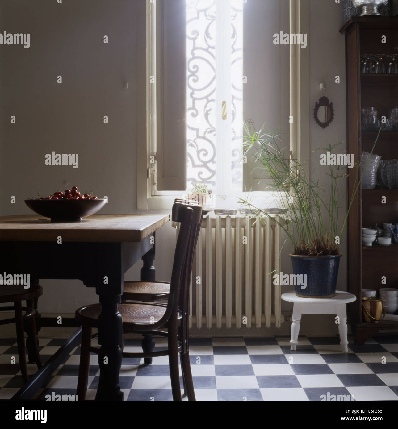 Table in a kitchen with chairs Stock Photo - Alamy