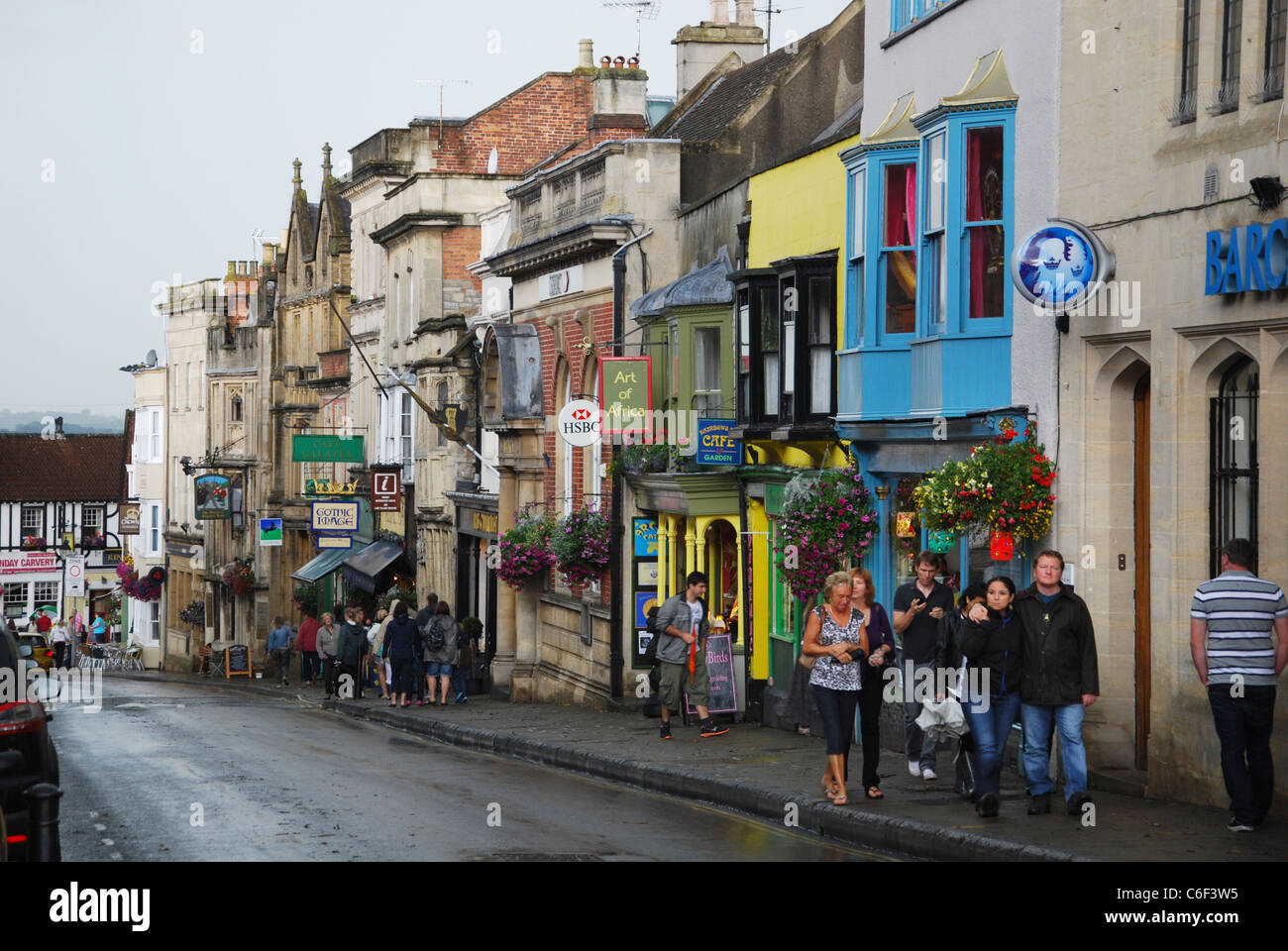 Glastonbury High Street Somerset England Stock Photo - Alamy