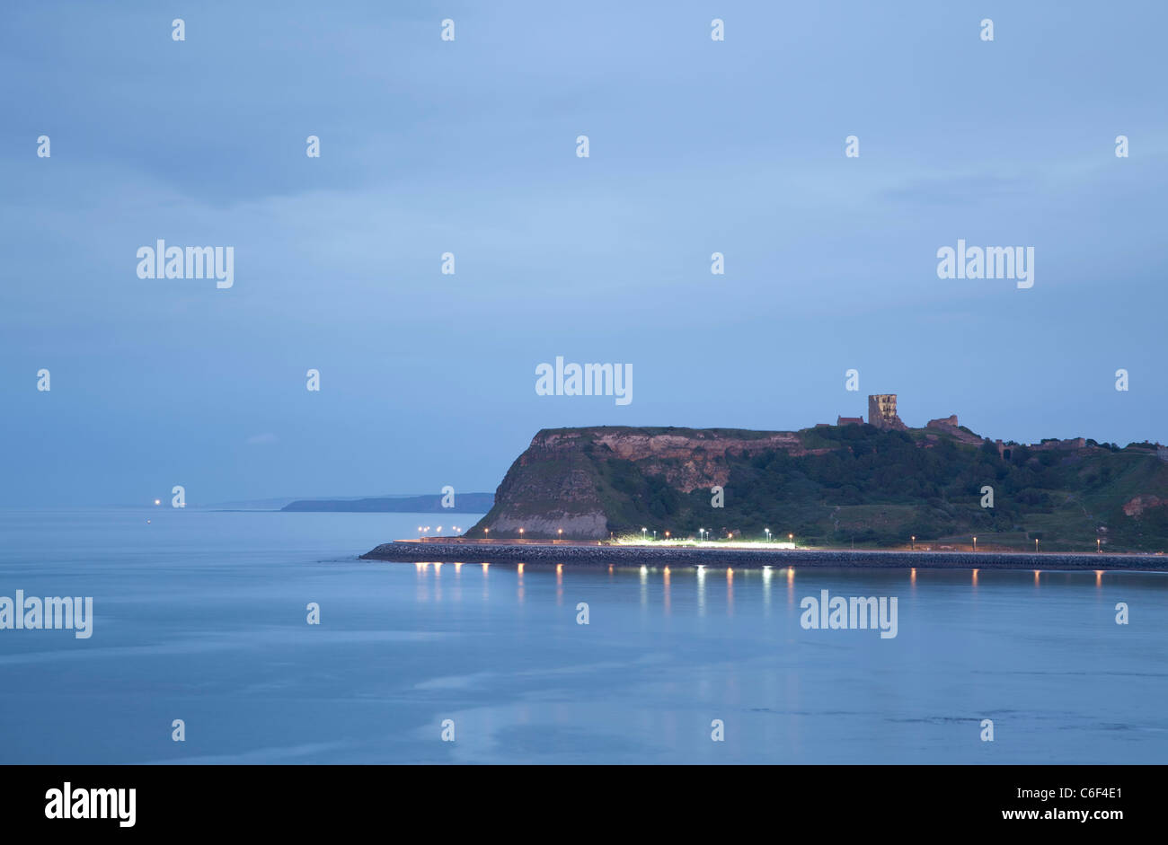 Night view over the North bay of Scarborough, North Yorkshire Stock ...
