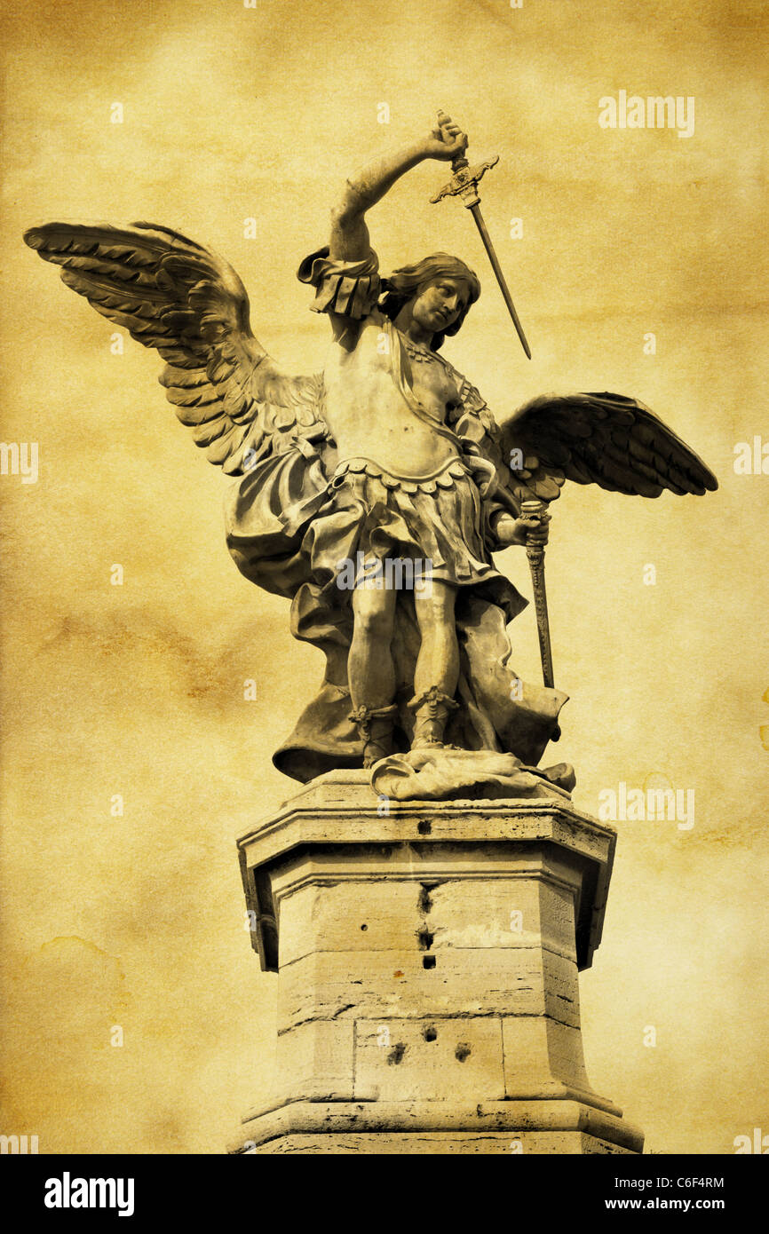 Statue castle hi-res stock photography and images - Alamy
