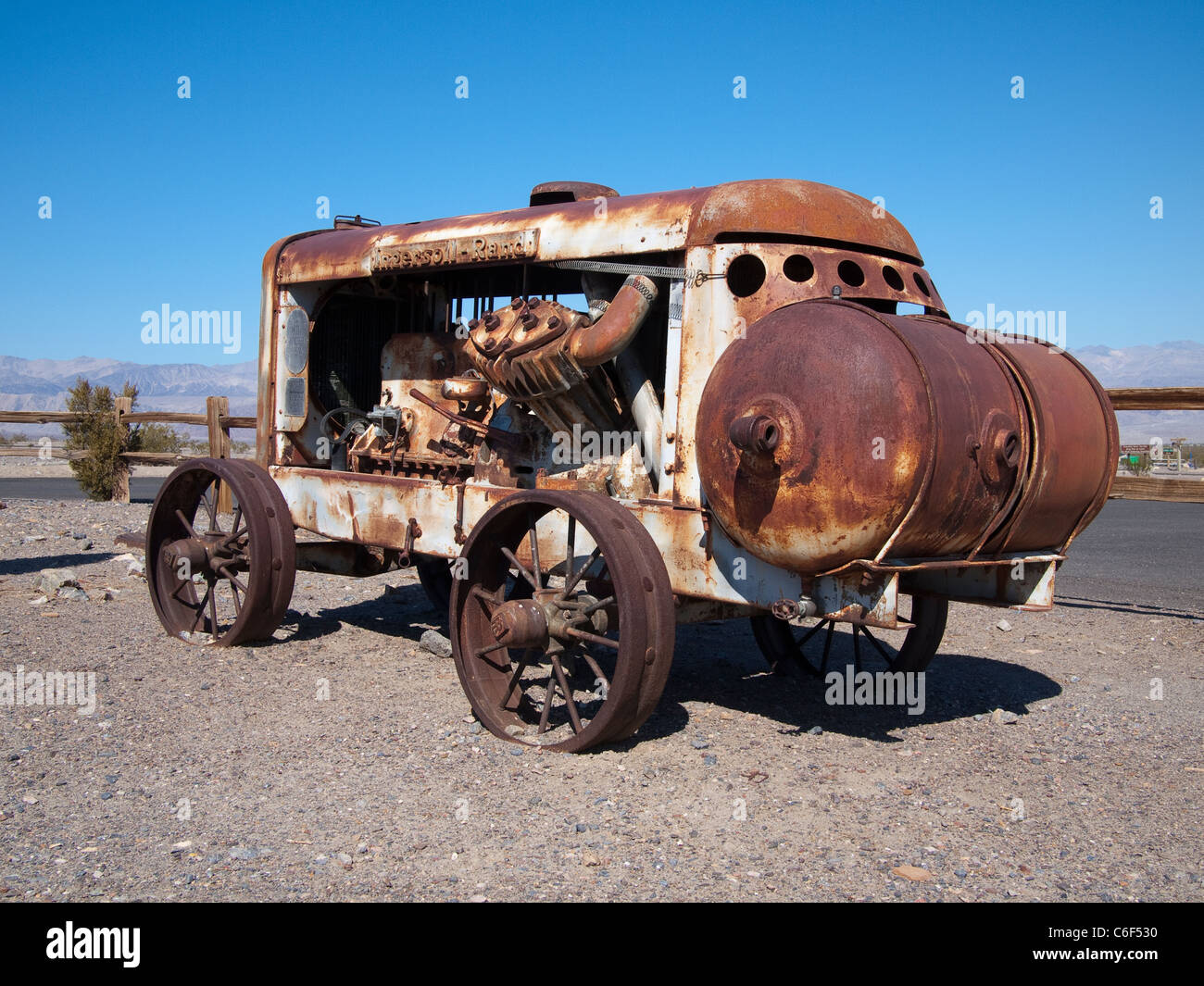 Stovepipe wells hi-res stock photography and images - Alamy