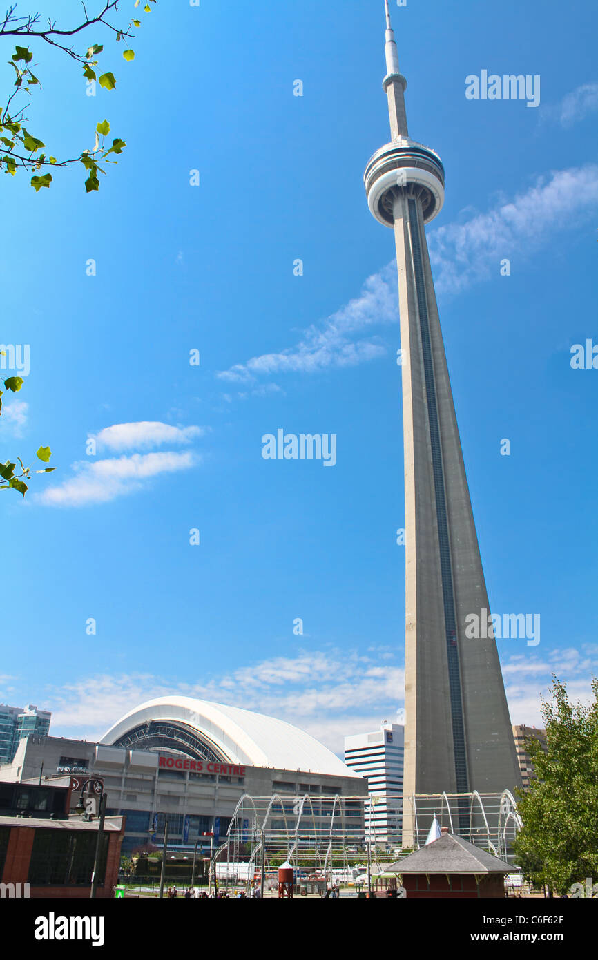 toronto landmark cn tower rogers center Stock Photo - Alamy