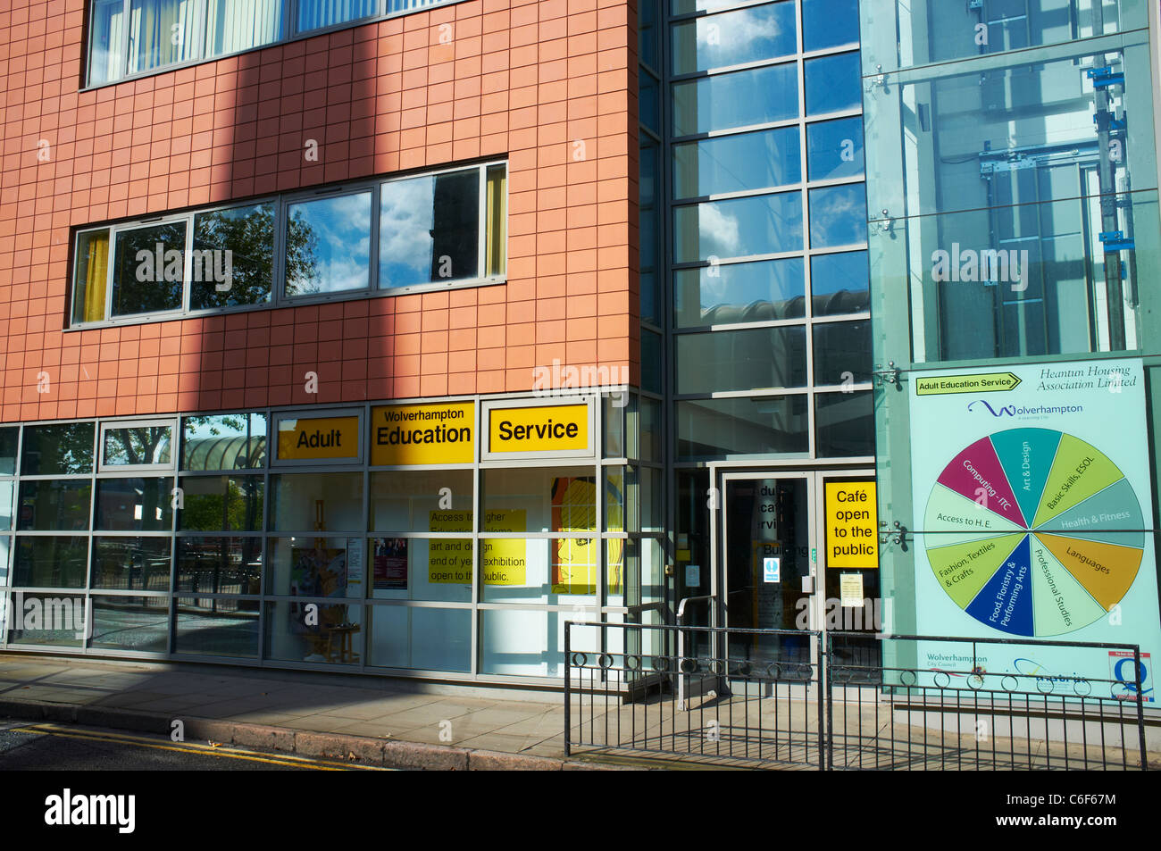 Wolverhampton town centre hi-res stock photography and images - Alamy