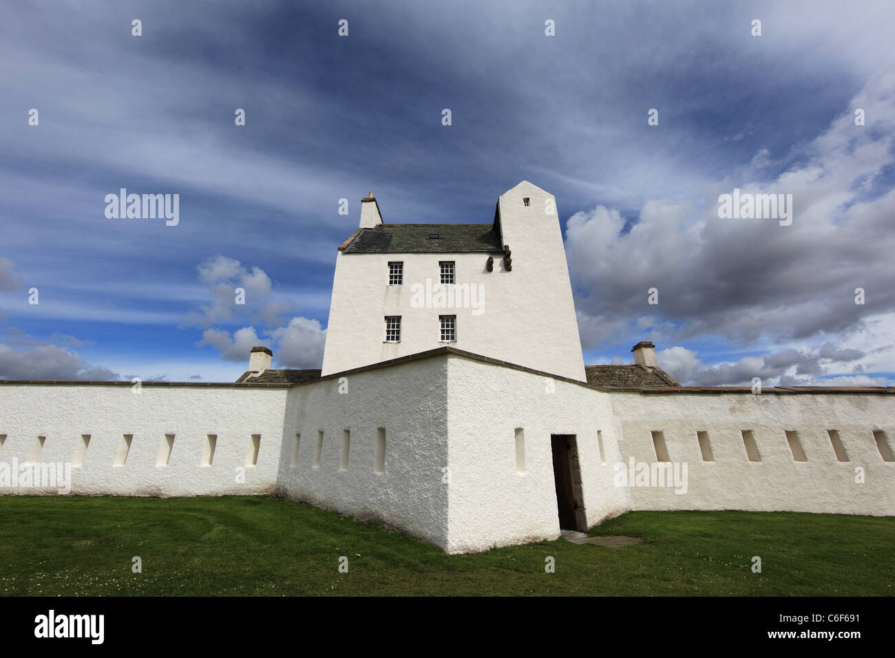 Corgarff castle 16th century tower hi-res stock photography and images ...