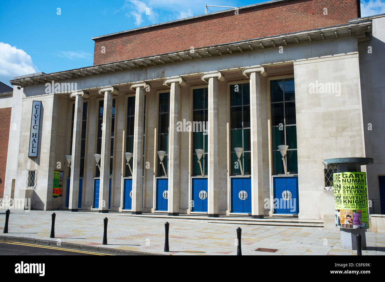 Wolverhampton civic centre hi-res stock photography and images - Alamy