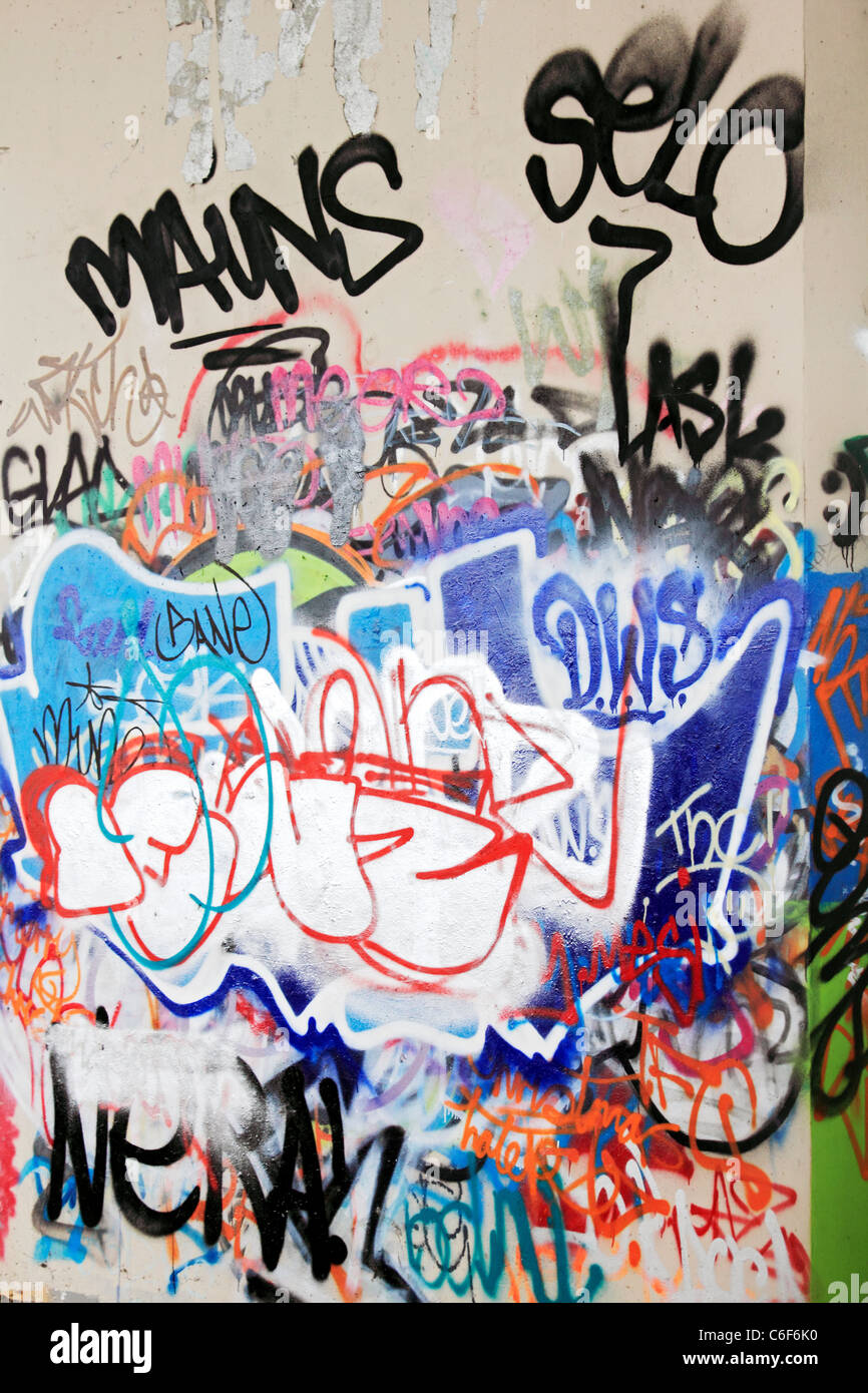 Graffiti on walls hi-res stock photography and images - Alamy