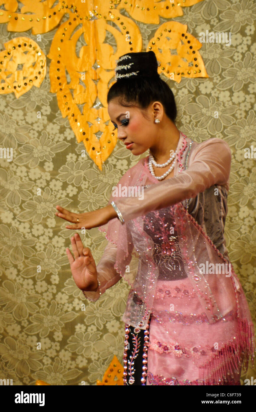 Burmese dancer hi-res stock photography and images - Alamy