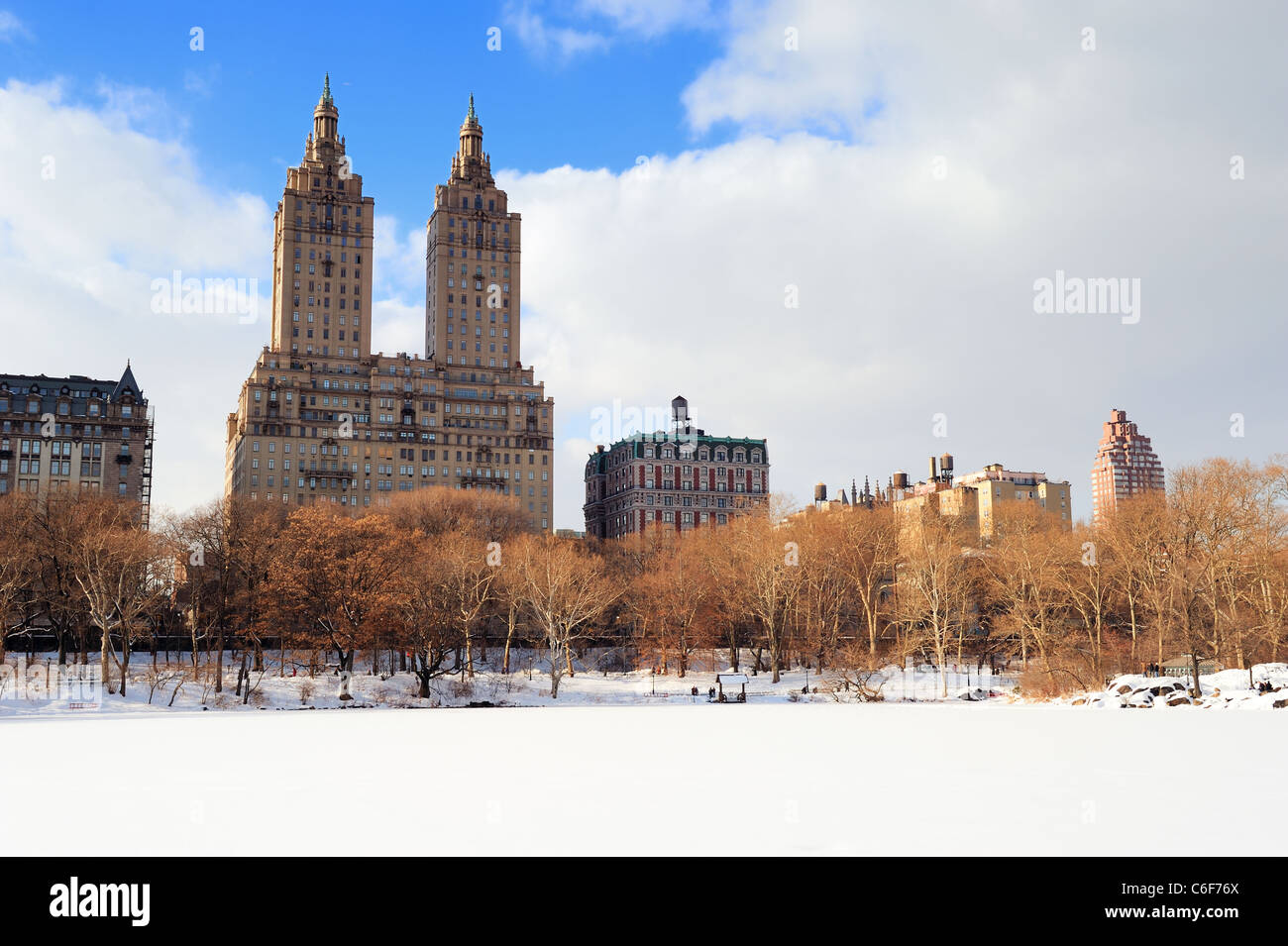 New York City Manhattan Central Park in winter with ice and snow over ...
