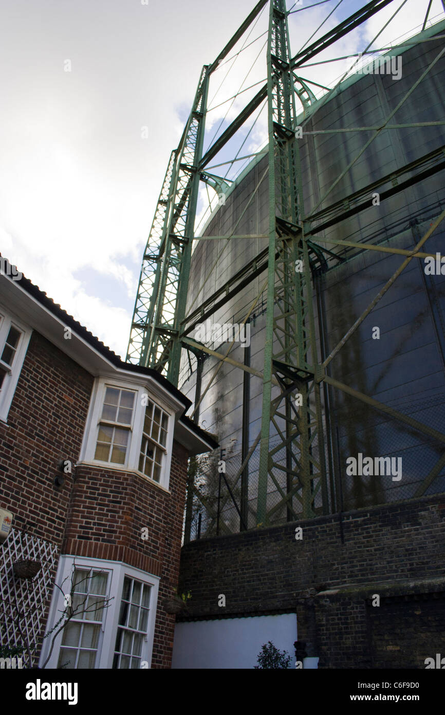 Oil storage tank house hi-res stock photography and images - Alamy