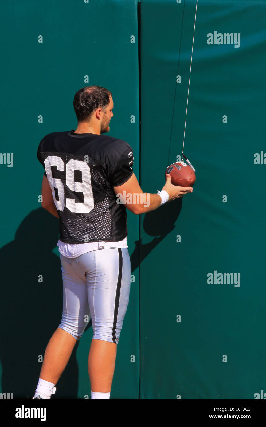 Football lineman hi-res stock photography and images - Alamy