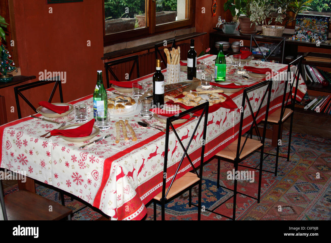 Italian christmas lunch table hi-res stock photography and images - Alamy