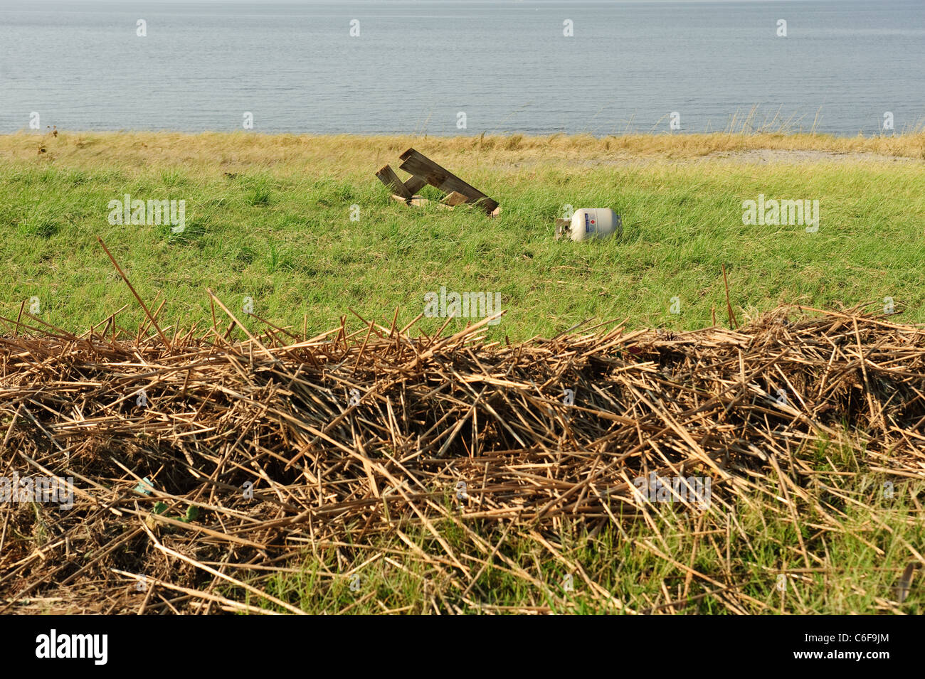 Washed up debris hi-res stock photography and images - Alamy