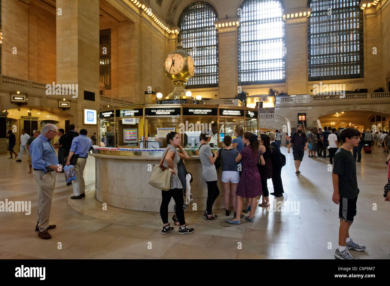 Manhattan trains hi-res stock photography and images - Alamy