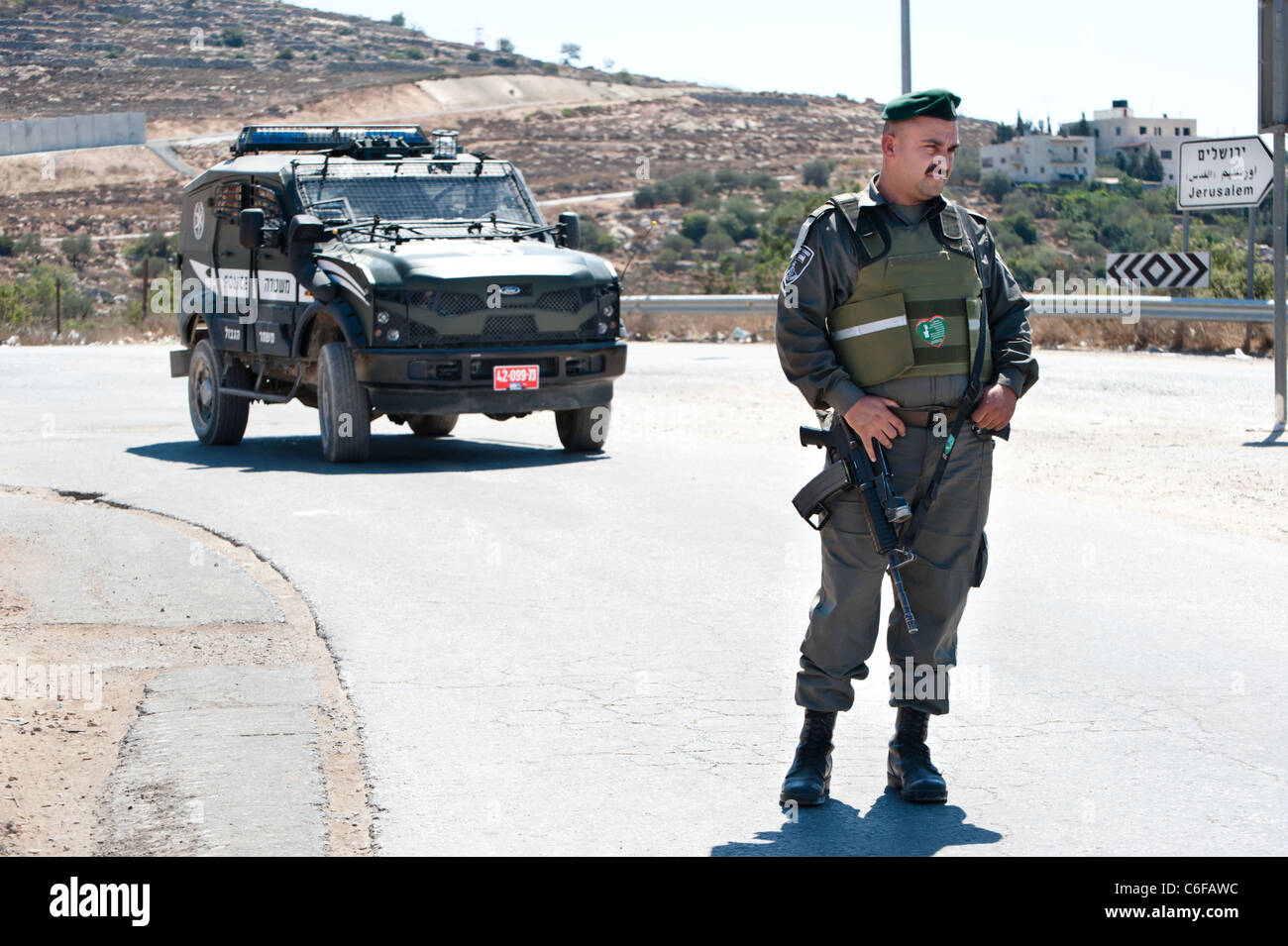 Israeli border police soldier hi-res stock photography and images - Alamy
