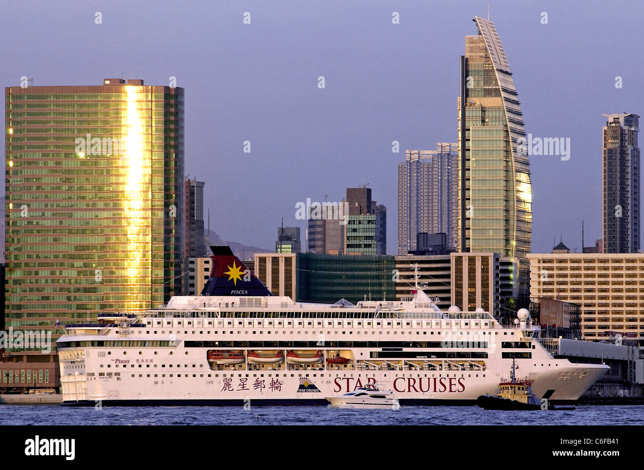 The main cruise ship terminal, Ocean Terminal, Kowloon, Victoria harbor ...