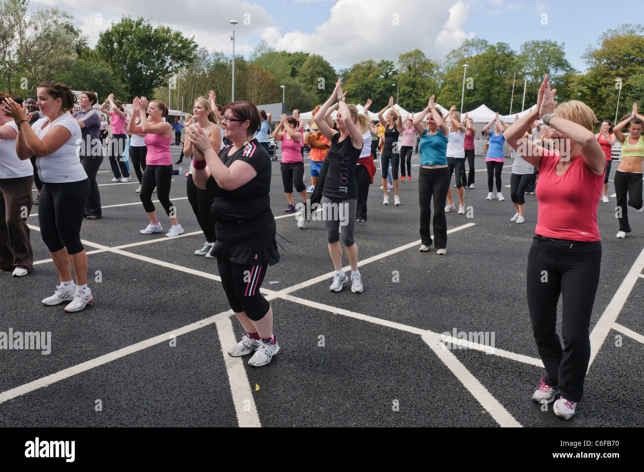 Dance dancing outdoor outside women hi-res stock photography and images ...
