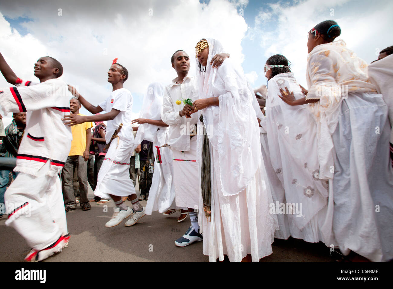 Traditional Oromo wedding celebrations taking place on the road to ...