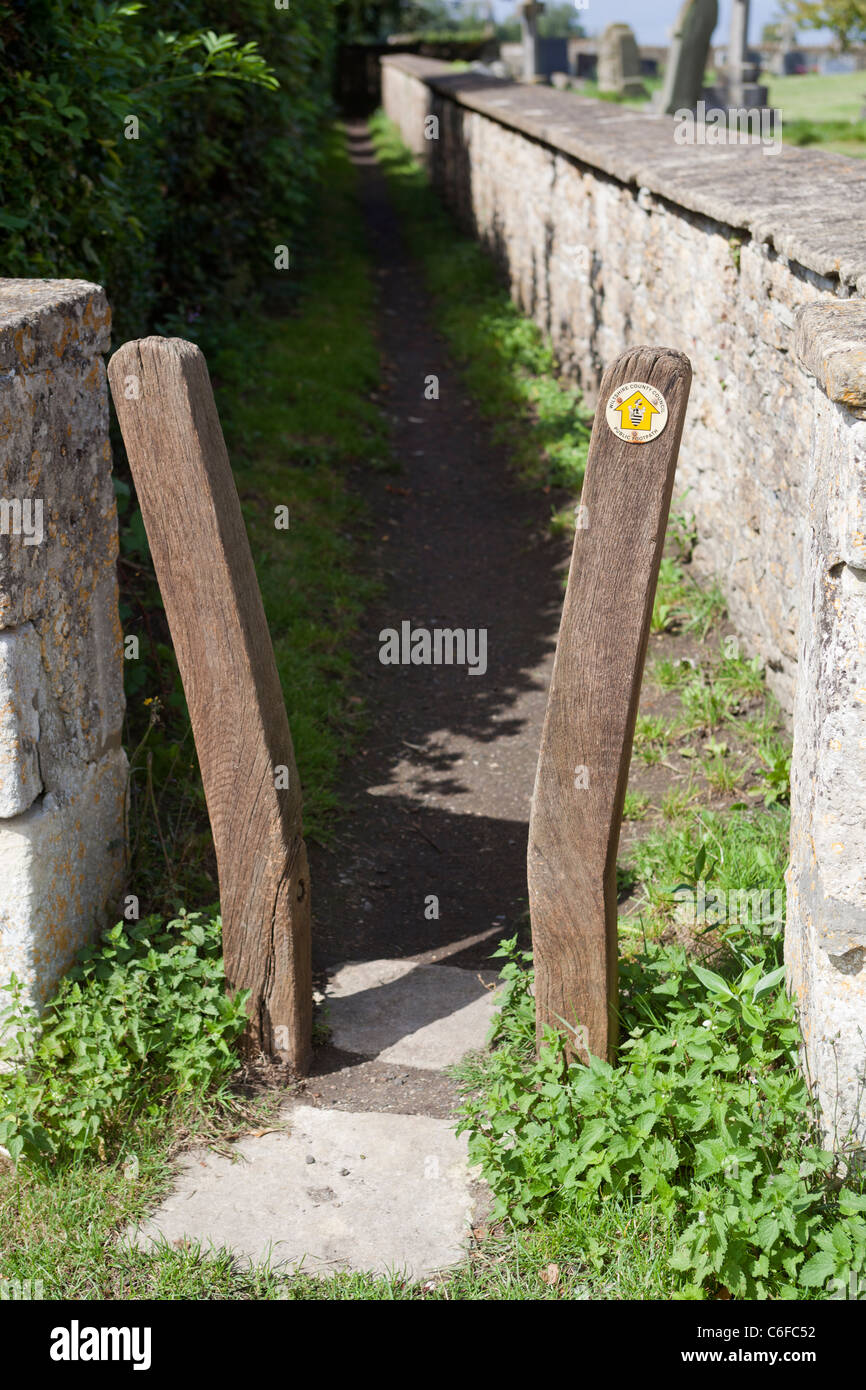 Country path hi-res stock photography and images - Alamy