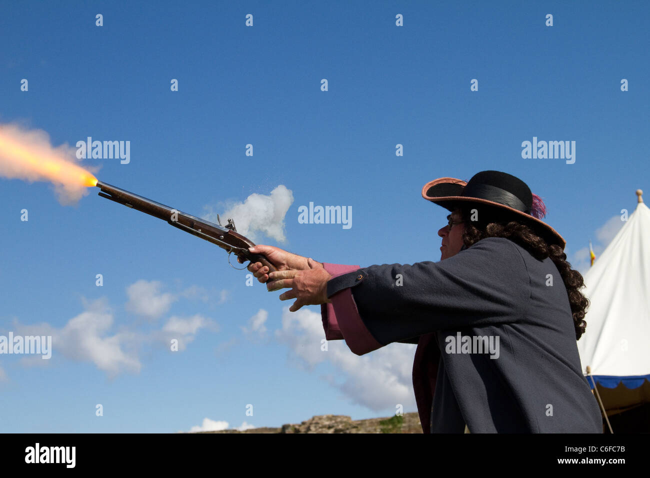 Highwayman firing Doglock pistol (MR), antique, pistol, gun, old ...