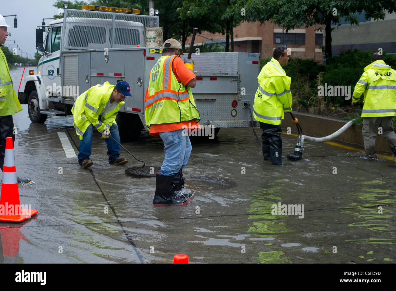 Water flooding manhole hi-res stock photography and images - Alamy