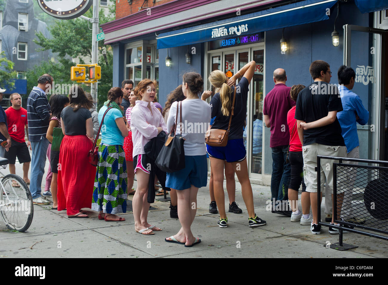 Restaurant space available hi-res stock photography and images - Alamy
