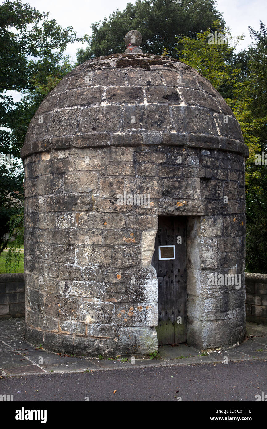 The Old Village Lock Up Shrewton Stock Photo - Alamy