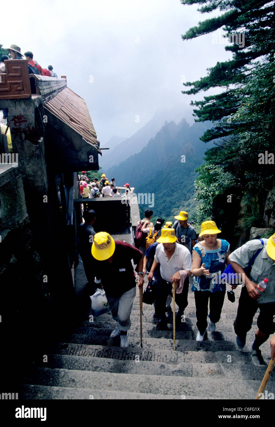 Asian tour group climb up western steps of Mt. Huangshan Stock Photo ...