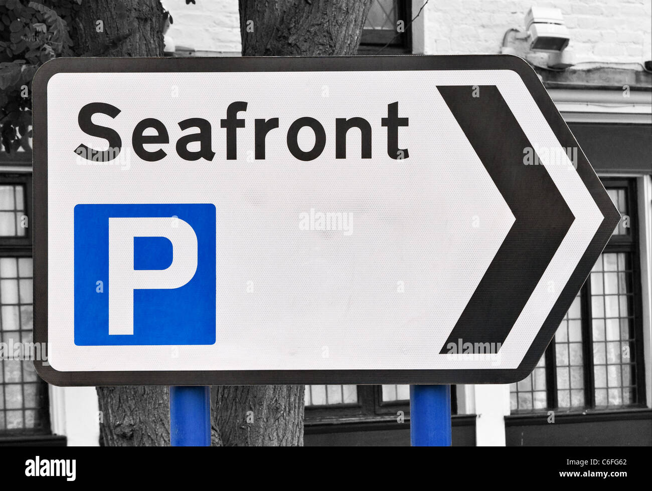 Road sign, to the seafront and parking directions, England, UK Stock ...